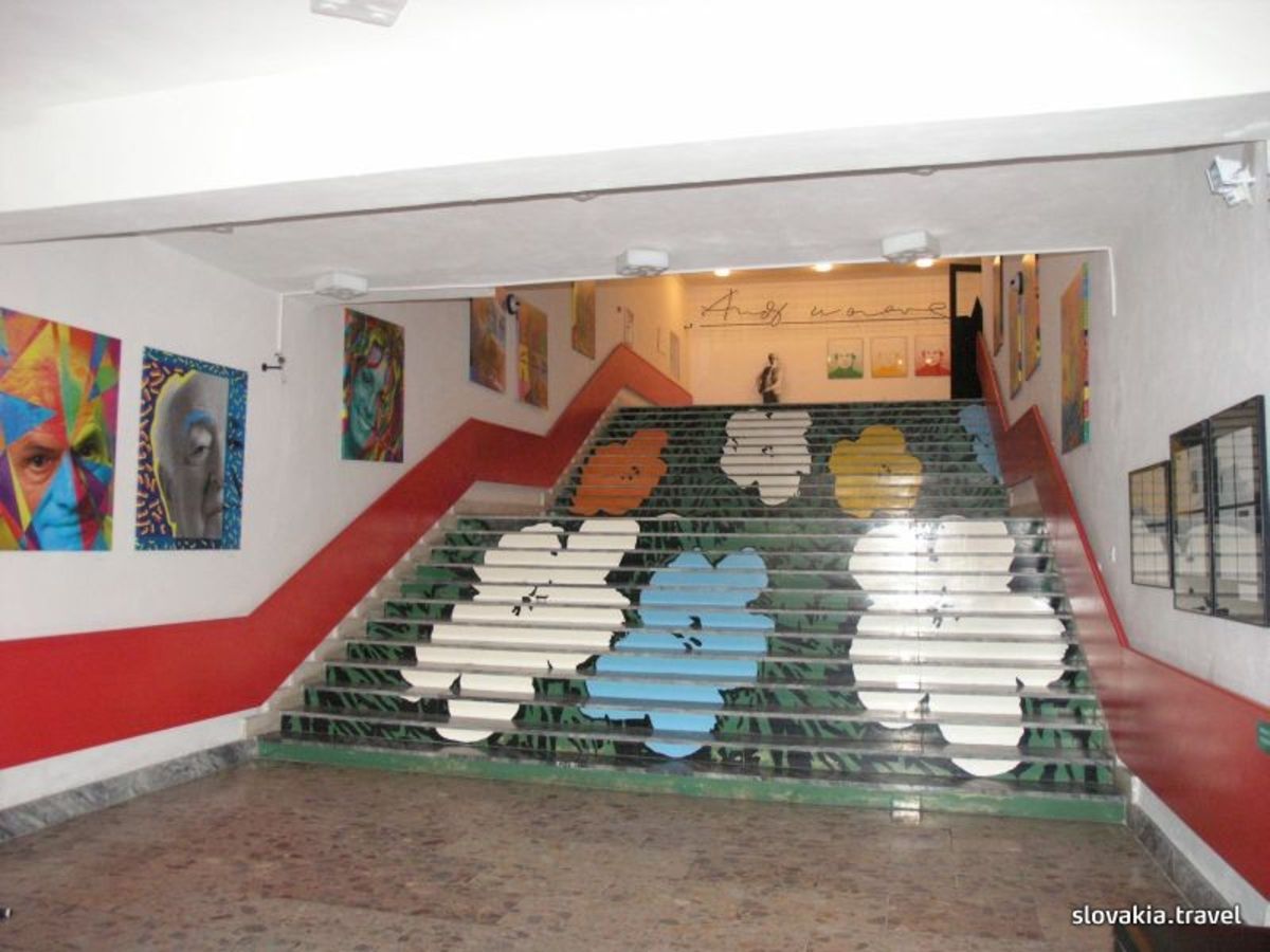 KRÁSNY BROD: Múzeum moderného umenia Andyho Warhola v Medzilaborciach ...